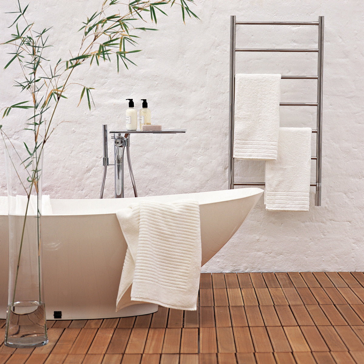 Heated towel rack Model F Jeeves Collection — Plomberie Mascouche